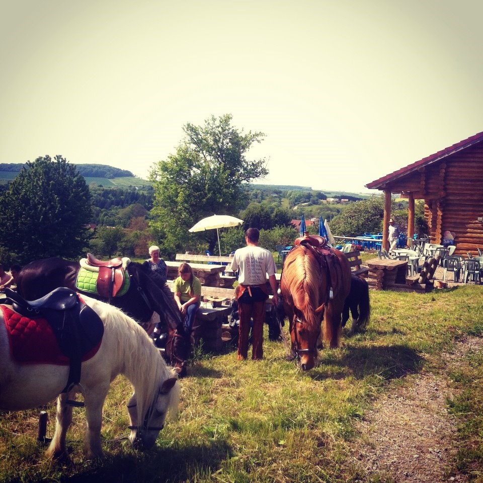 Clients à pied, en voiture, à cheval